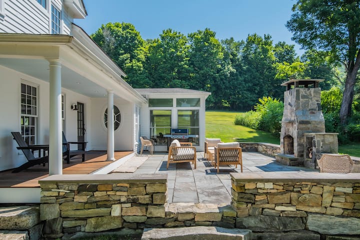 The Maples Farmhouse - Modern, Charming And Scenic - Kent, CT