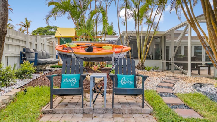 Waterfront Paradise/ Hot Tub ~ Outdoor Bar & Grill ~ Miniature Golf ~ Playground - Coral Springs, FL