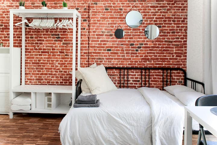 Charming Antwerp Studio: Explore The City, Netflix - Antwerp