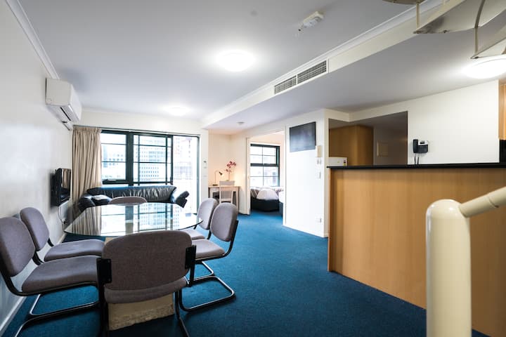 Wondrous Four-bedroom Penthouse In Cbd - Kensington