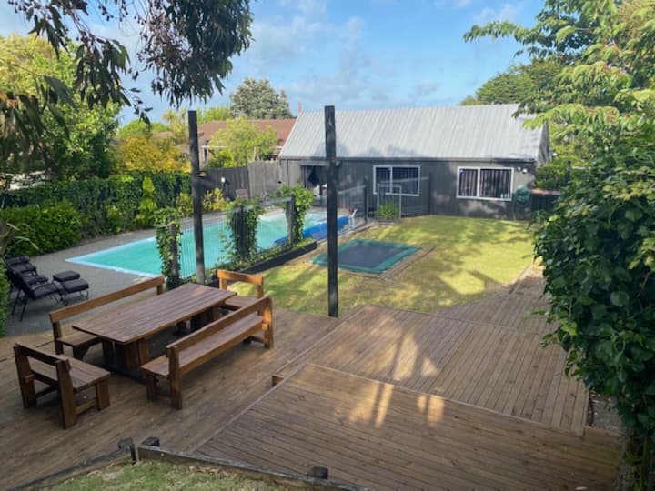Private Bar And Pool - Paekākāriki