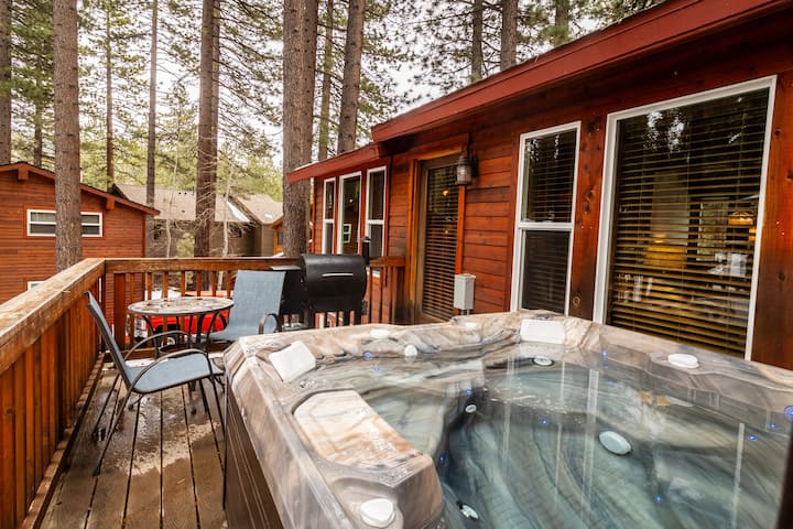 Romantic Tahoe Cabin | Hot Tub, Grill & Wood Stove - Sand Harbor, Incline Village