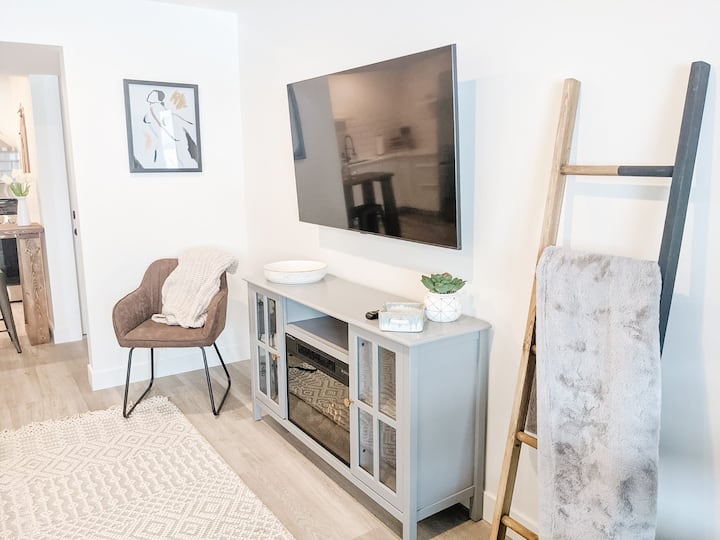 Cozy & Chic Guest Suite In Wine Country [King Bed] - Kelowna