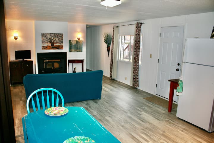 3 Bed 2 Bath With All New Paint And Flooring. - Great Falls, MT