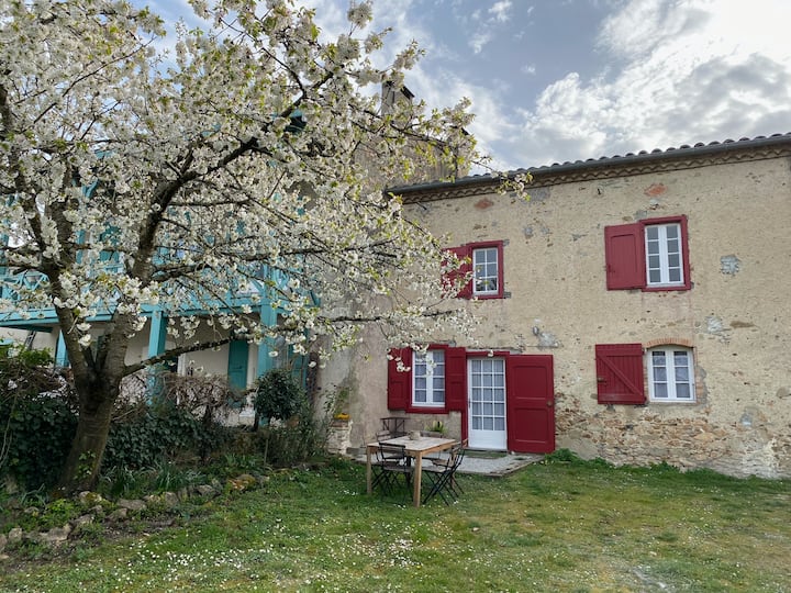 Maison De Campagne Rénovée. *Garage Moto Et Vélo* - Revel
