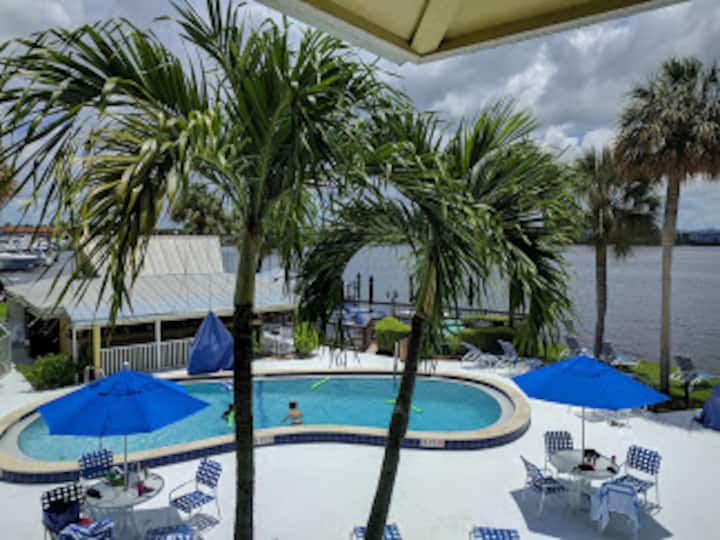 Resort Charter Club Of Naples Bay - 1000 10th Av.s - Naples, FL