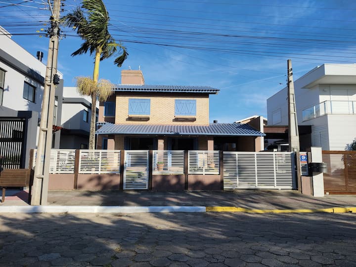 Garopaba Sc Casa Ampla Próximo Do Mar - Garopaba