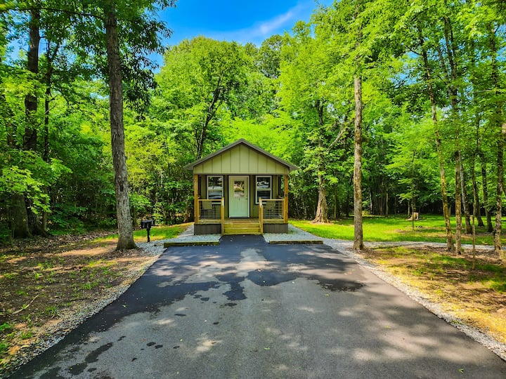 Adorable Tiny House Cabin 1- Lake Guntersville - Guntersville, AL