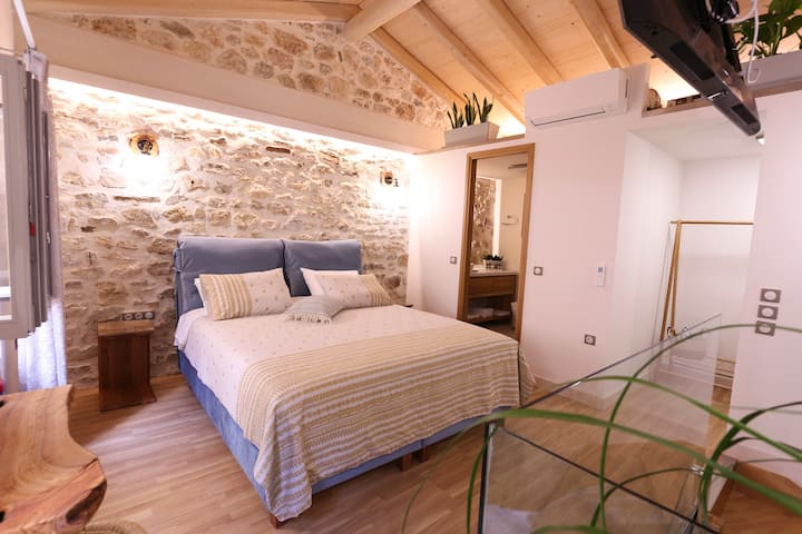 "Viaggio" Historical Suite, Corfu Old Town - Corfú
