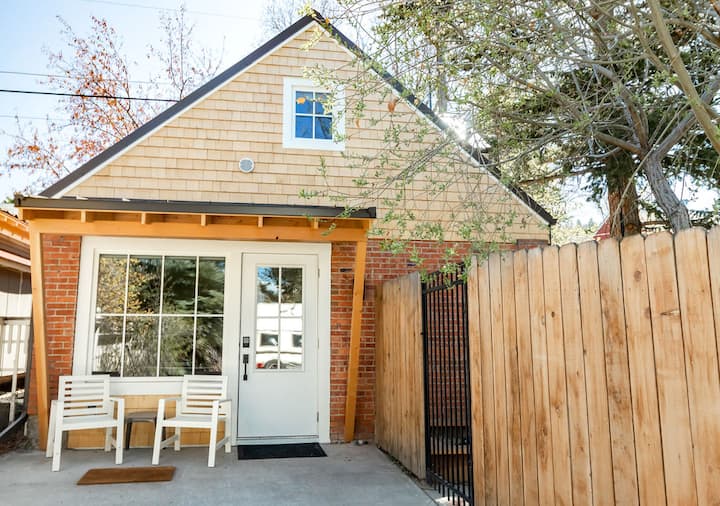 3rd Street Eco-cottage - Helena, MT