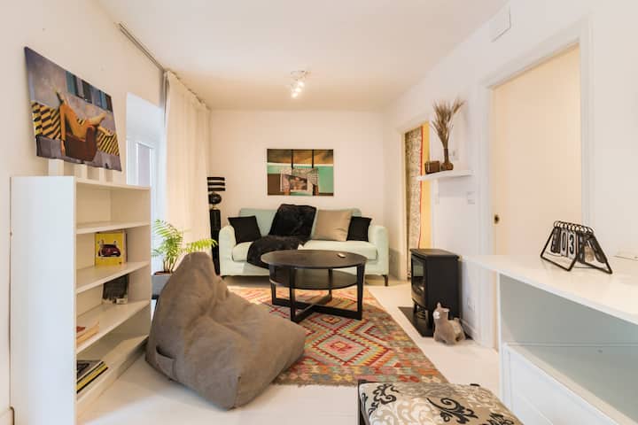 Apartamento Con Encanto, Acogedor. Bien Ubicado. - Solares