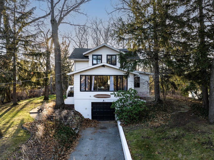 Gorgeous Lake House On Lake Michigan - Michigan City, IN