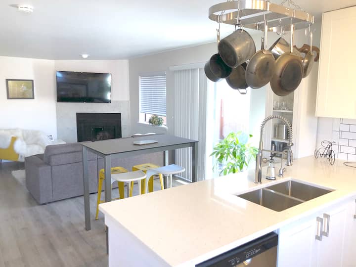 Modern, Beautifully-lit Downtown Boulder Condo - Chautauqua, NY