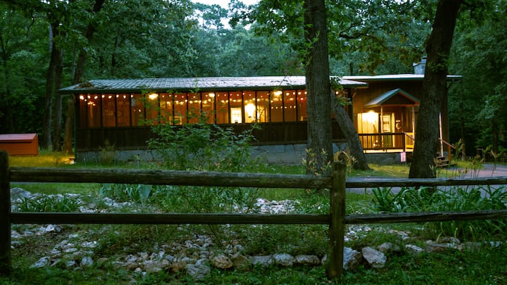 Goldie's Getaway: Pool Table/hot Tub/screen Porch! - Hochatown, OK