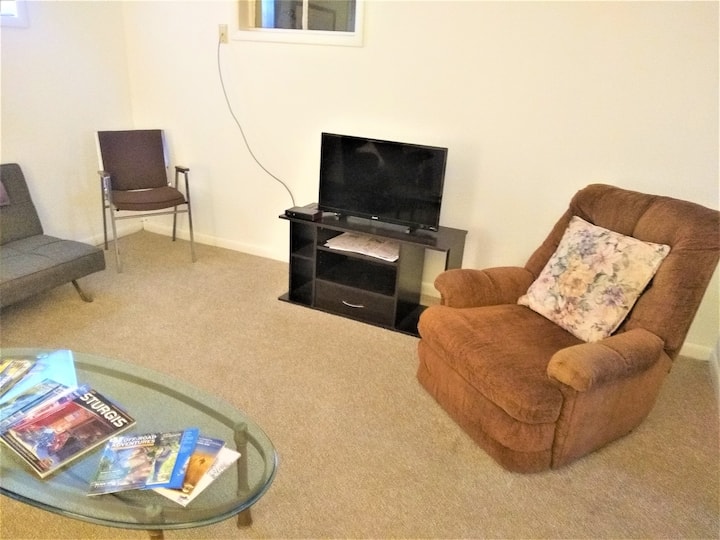 At The Gateway To God's Country: 2-br Sturgis Apt - Sturgis, SD