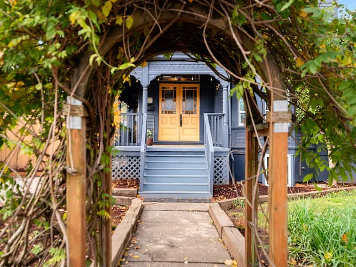 Hurst Haus In North Portland - Portland, OR