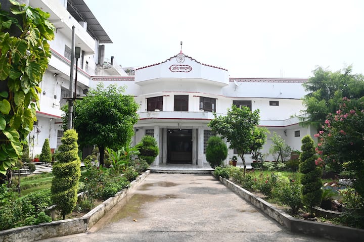 Near To Ganga Ji Ghats Yoga And Ayurveda - Haridwar