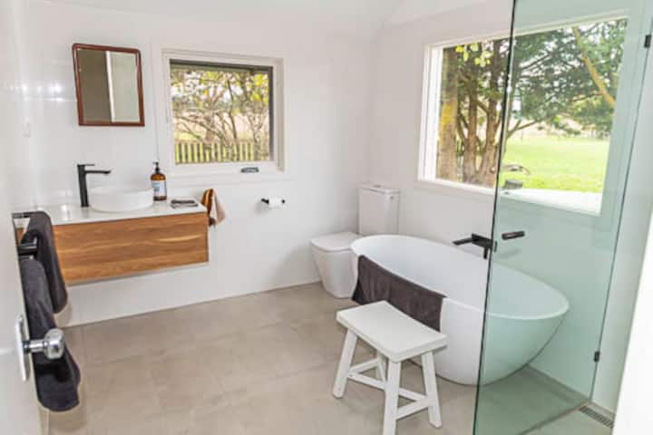 Stylish Cottage On Historic Property Near Kyneton - Kyneton