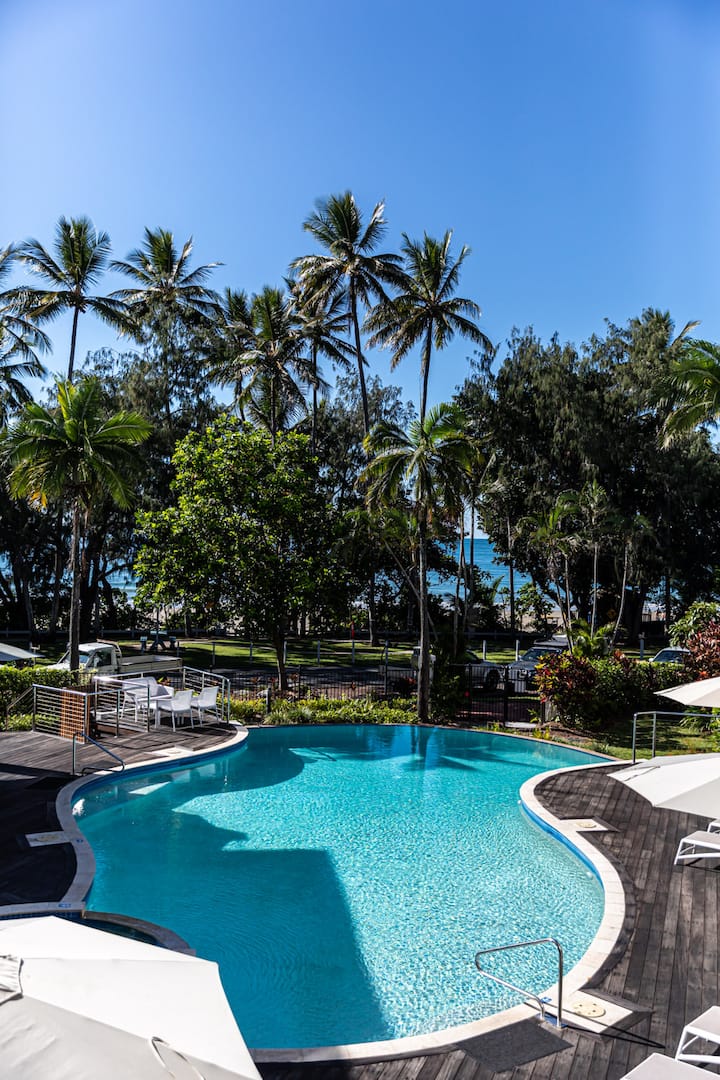 2 Bedroom Luxe Ocean View Apartment | Onsite Staff - Port Douglas