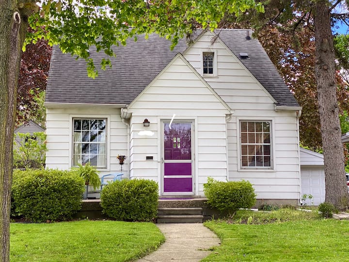 Pre-war Bungalow - Warren, MI