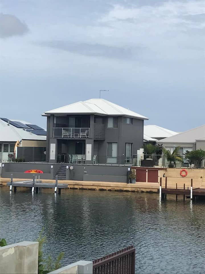 Luxury 2 Story Canal Paradise With Private Jetty - Western Australia