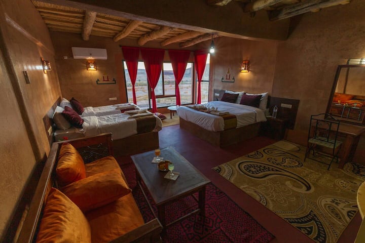 Chambre Large Avec Vue Sur La Vallée Et Piscine - Aït Benhaddou