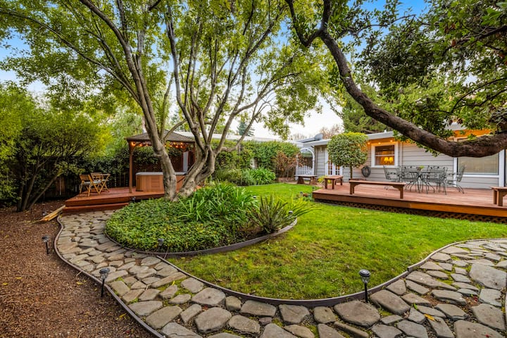 Backyard Oasis, 3/1 Home W/ Hot Tub & Central Ac - Santa Rosa