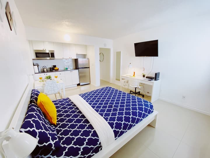 Central & Cozy Studio Coconut Grove - Coral Gables