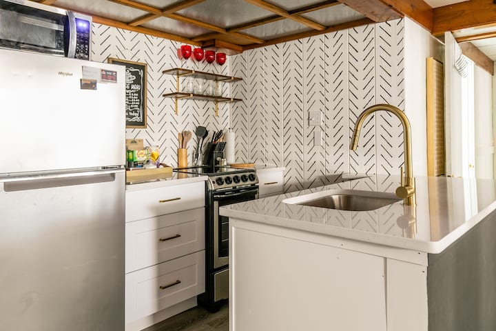 Pet-friendly Basement Suite Near Downtown - St. Louis, MO
