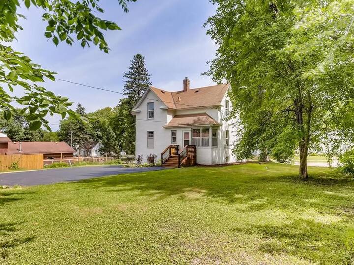 1107 Farmhouse - Cottage Grove, MN