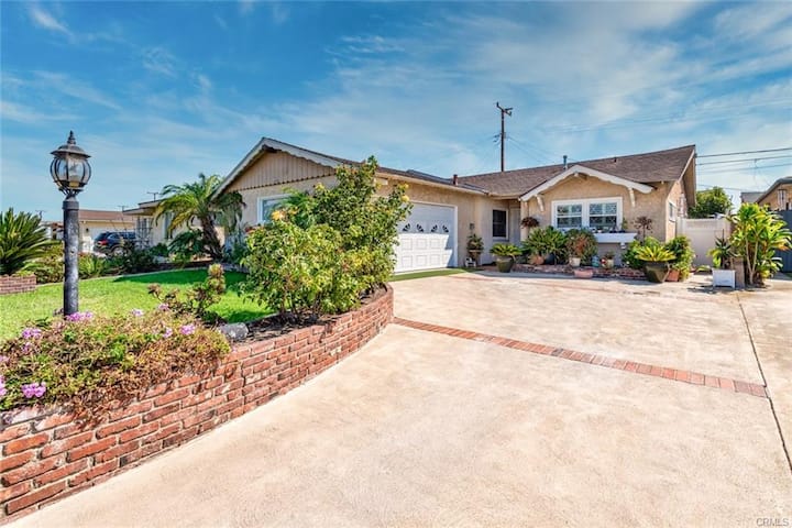 Quiet Cozy House 12 Miles From Lax - Gardena, CA