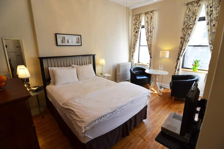 Tall Ceilings, Large Windows - Brooklyn, NY