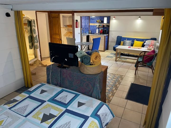 Logement Indépendant Dans Rez De Jardin  De Villa - Grasse