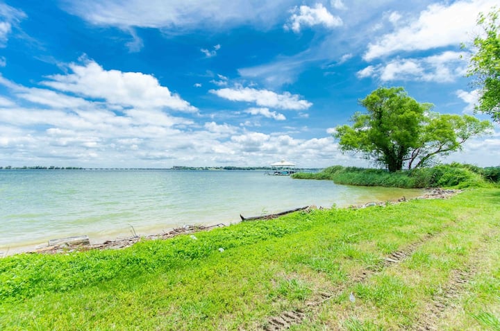 Lake Ray Hubbard Vacation Rentals & Homes - Dallas, TX | Airbnb