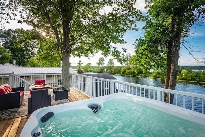 Waterfront ★ Hot Tub ★ Sauna ★ Bbq ★ Kayaks ★ Wifi - Fenelon Falls