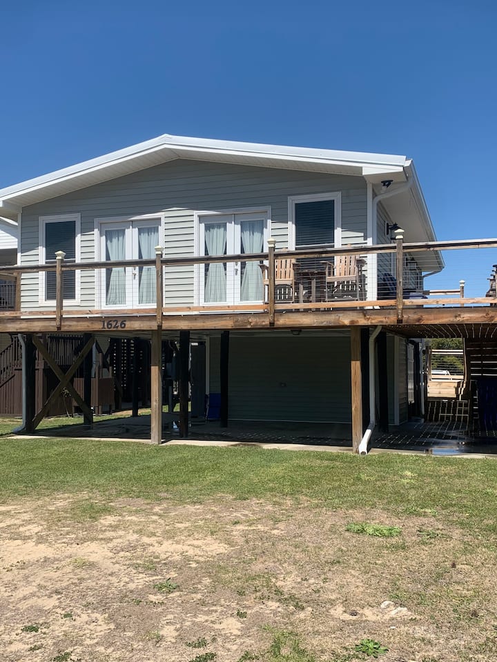 2nd Row Ocean View E. Beach 3 Bedroom 5 Beds - Oak Island, NC