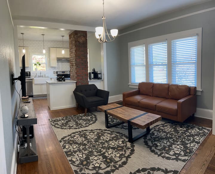 The Flat Rock Bungalow
*No Cleaning Fee* - Hendersonville, NC