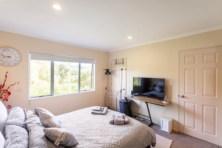 Private Bedroom With En-suite And Great View - Auckland