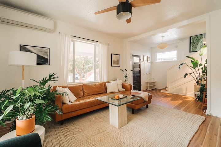 Modern Cozy Bungalow | Walk To Division + Mt Tabor - Portland, OR