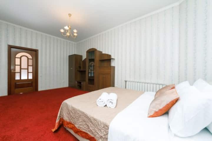 Beautiful 5 Bedroom + 3 Bathroom For 14 Person,44 - Kiev