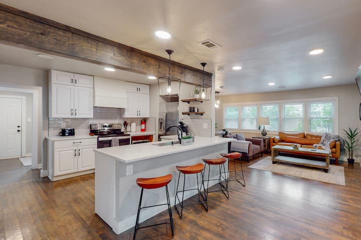 Modern Stay | 10 Min Walk From At&t Stadium - 알링턴