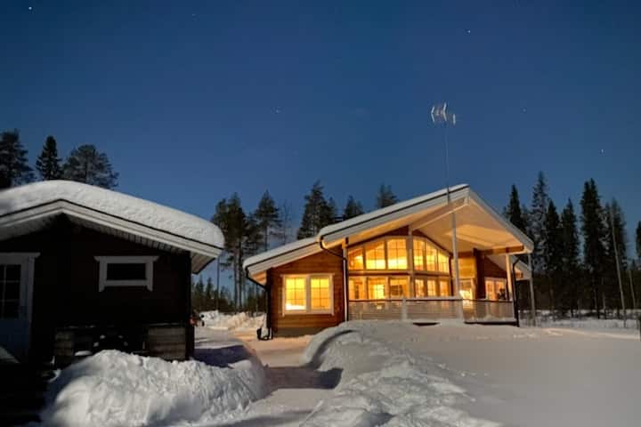 Hirsimökki Joen Rannalla - Lapland