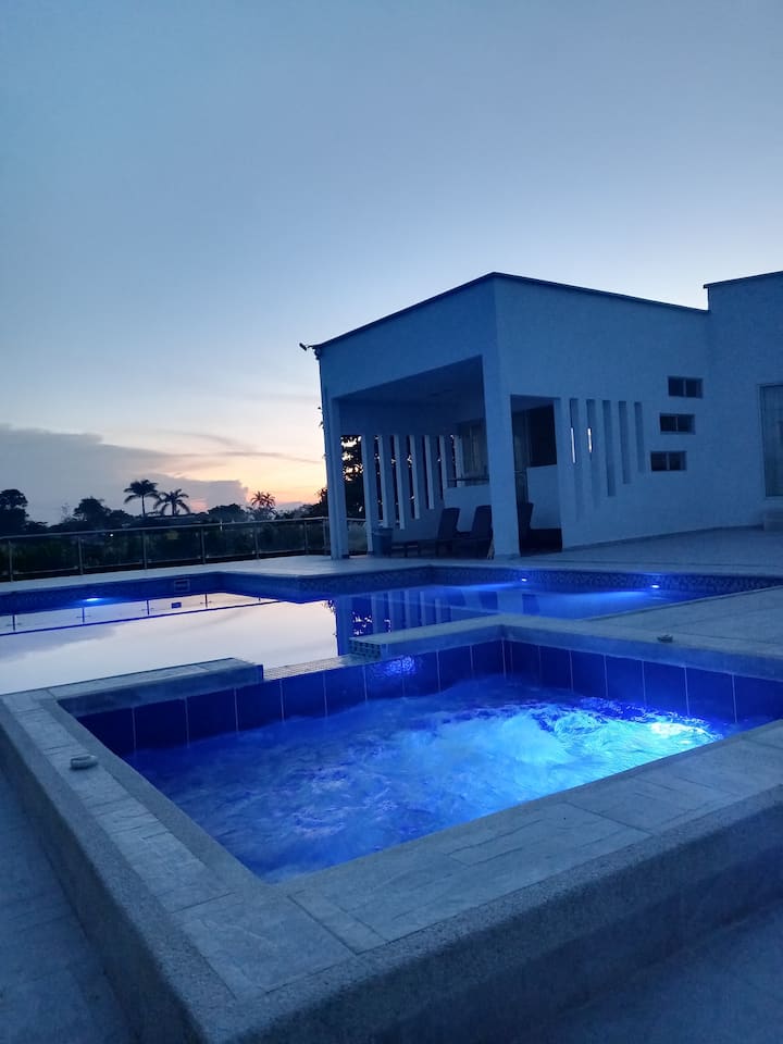 ¡Vacaciones De Ensueño! Exclusiva Finca En Pereira - Pereira