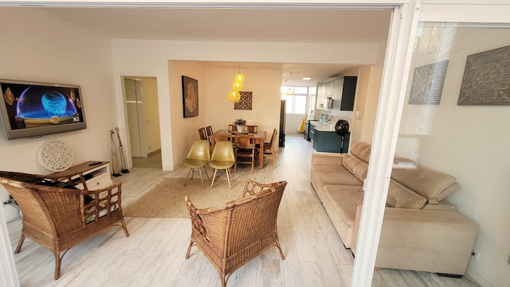 Apto 50m Praia. Pitangueiras. 3 Dorms Amplo E 2gar - Guarujá