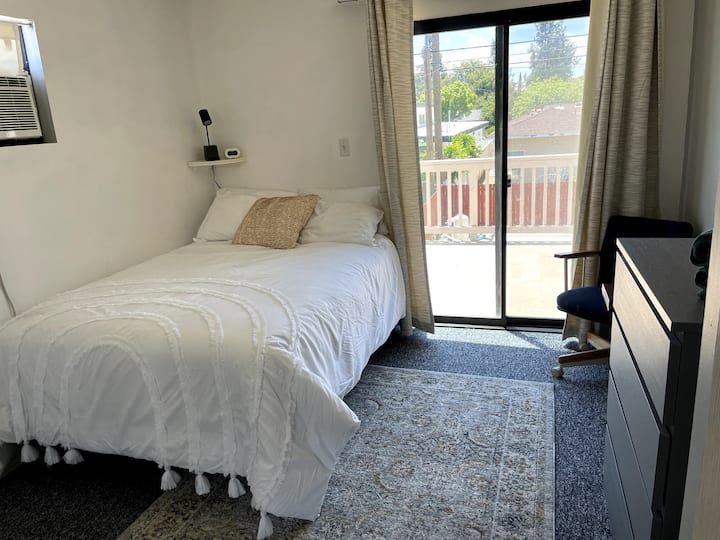 Nice Room In Shared Home, Female Only Please. - Los Angeles, CA