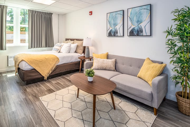 Newly Renovated Micro Unit, Parking, Wifi, 307 - Cincinnati Zoo & Botanical Garden, Cincinnati