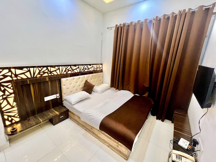 Deluxe Room In Hotel Khajanchi Inn - Kota