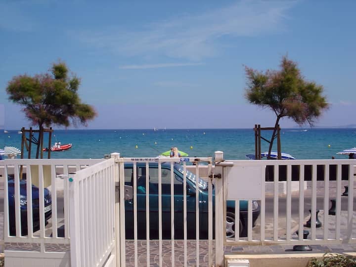 Le Beach 112 ★ Pieds Dans L'eau ★ Centre★clim★wifi - Le Lavandou