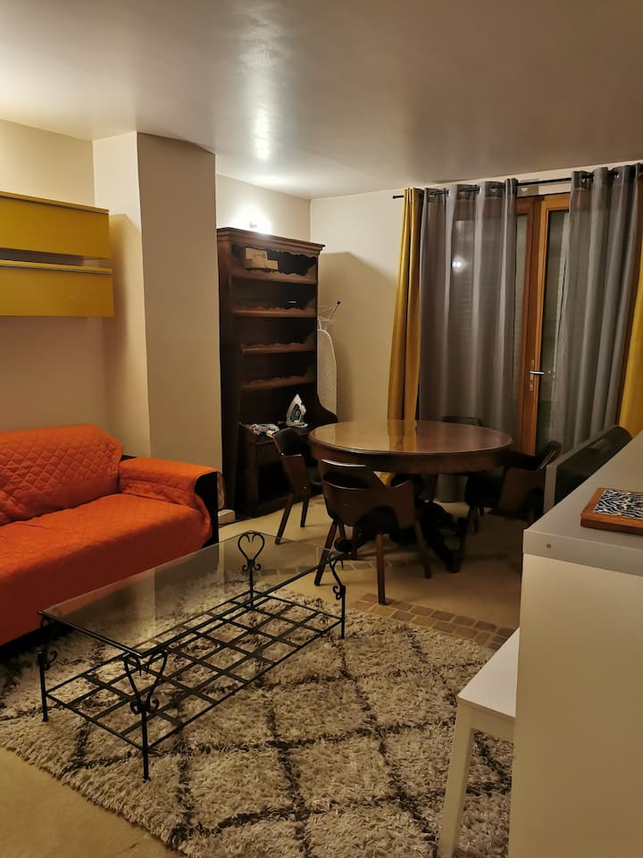 Grand Studio Métro Robespierre Pour 2-3 Pers - Bagnolet