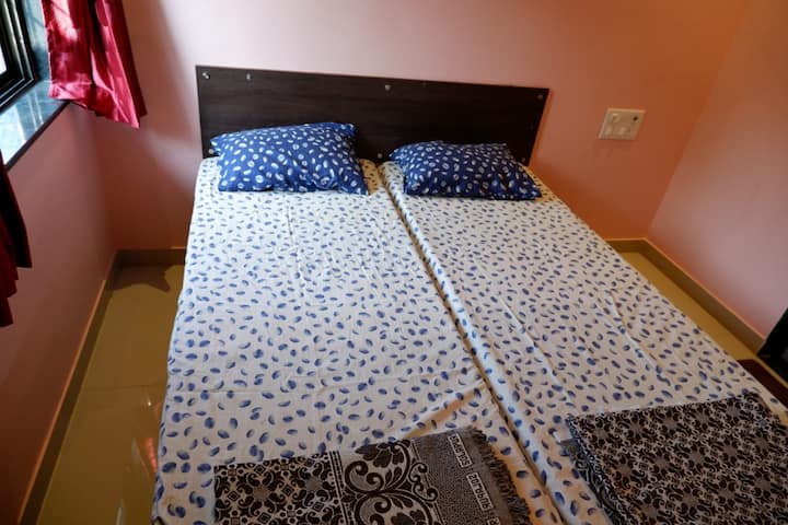 Bandekar Home Stay, Budget Standard Room - Malvan
